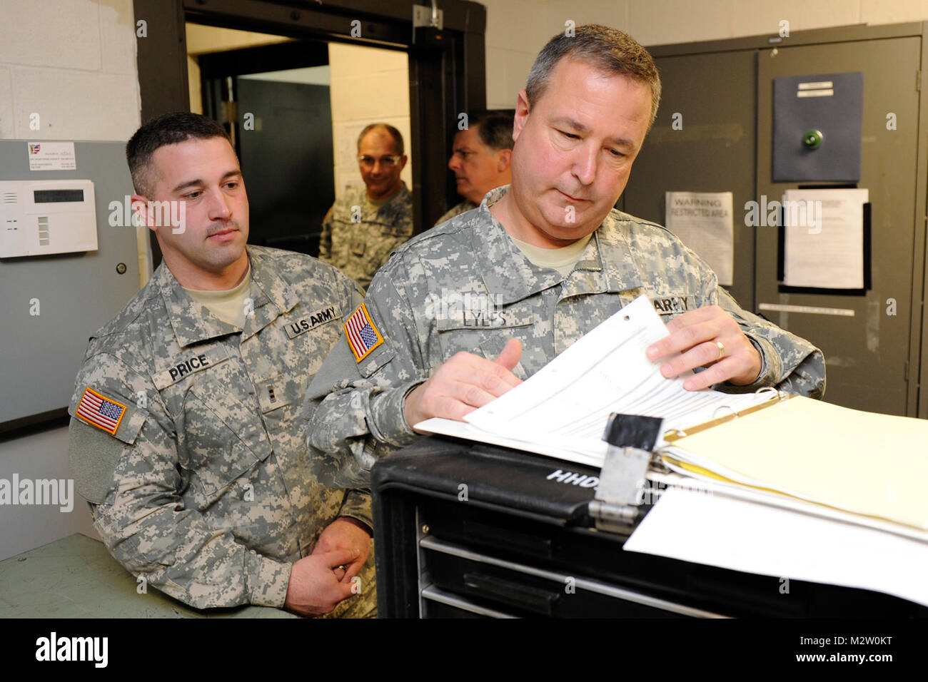 Army award for maintenance excellence hi-res stock photography and ...