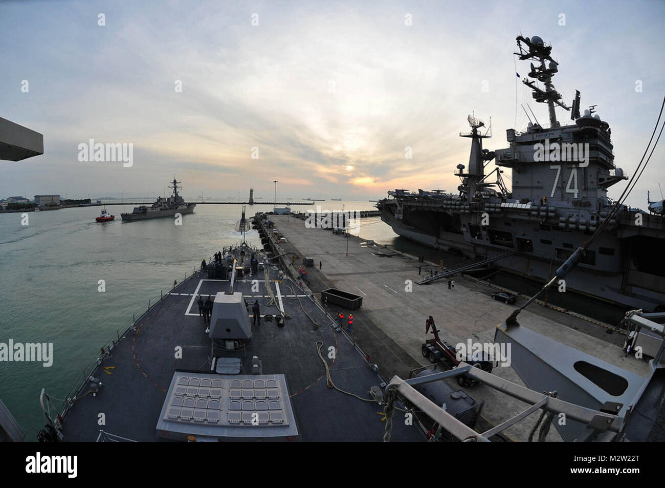 USS Pinckney prepare the ship to go underway by #PACOM Stock Photo - Alamy