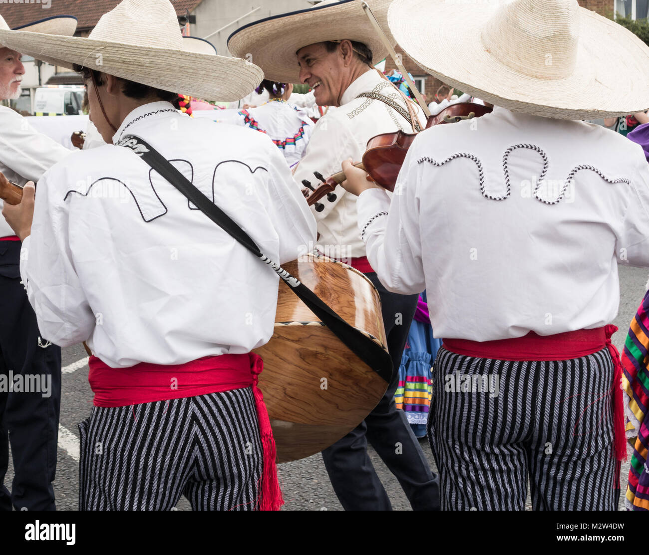 Traditional mexican dress hi-res stock photography and images - Alamy