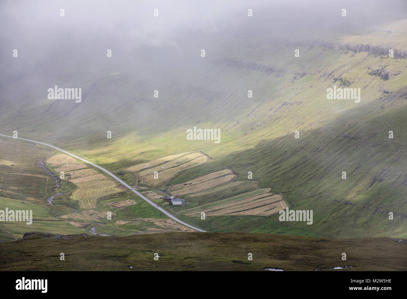 Valley fields hi-res stock photography and images - Alamy