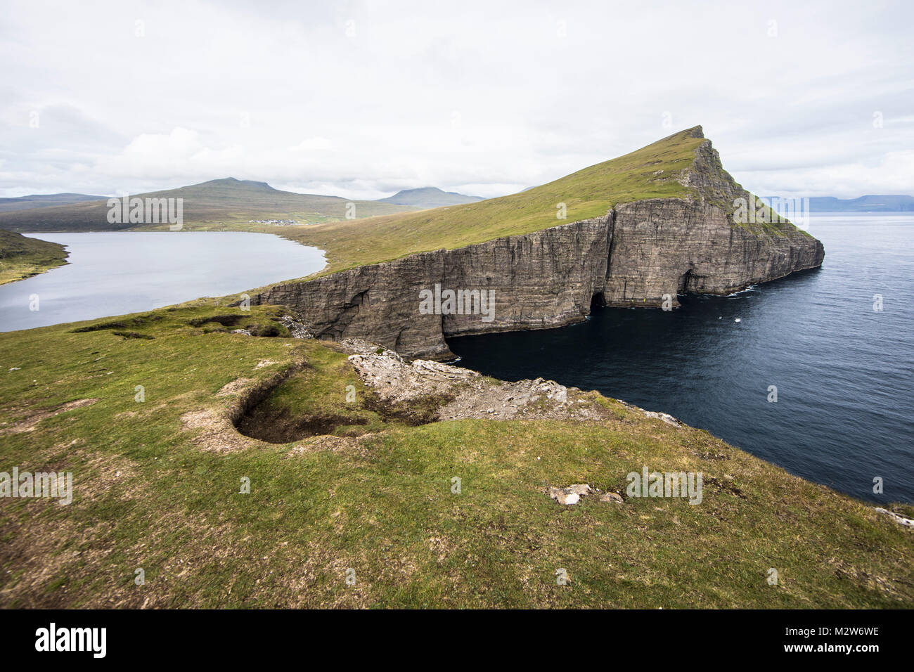 Faroes, Vagar, Sorvagsvatn, Leitisvatn, cliffs Stock Photo - Alamy