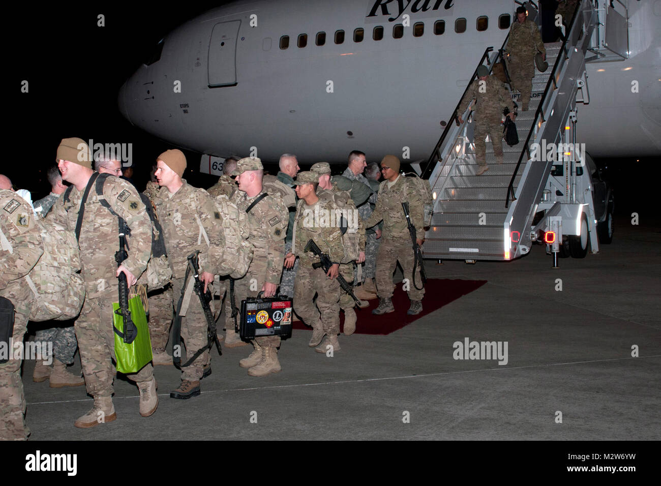 Members of the 45th Infantry Brigade Combat Team are welcomed home ...