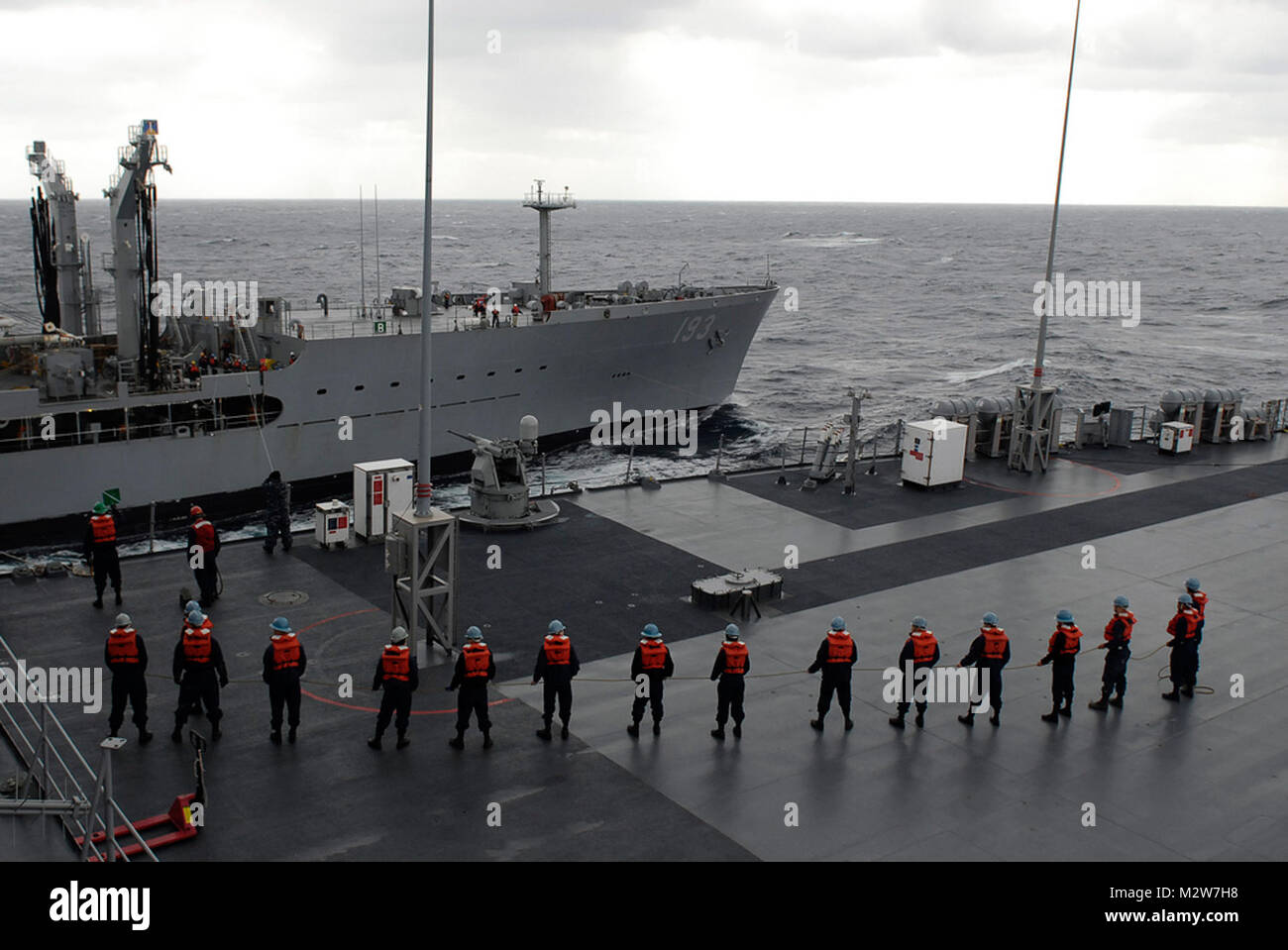 Line handlers practice connected replenishment aboard U.S. 7th Fleet ...