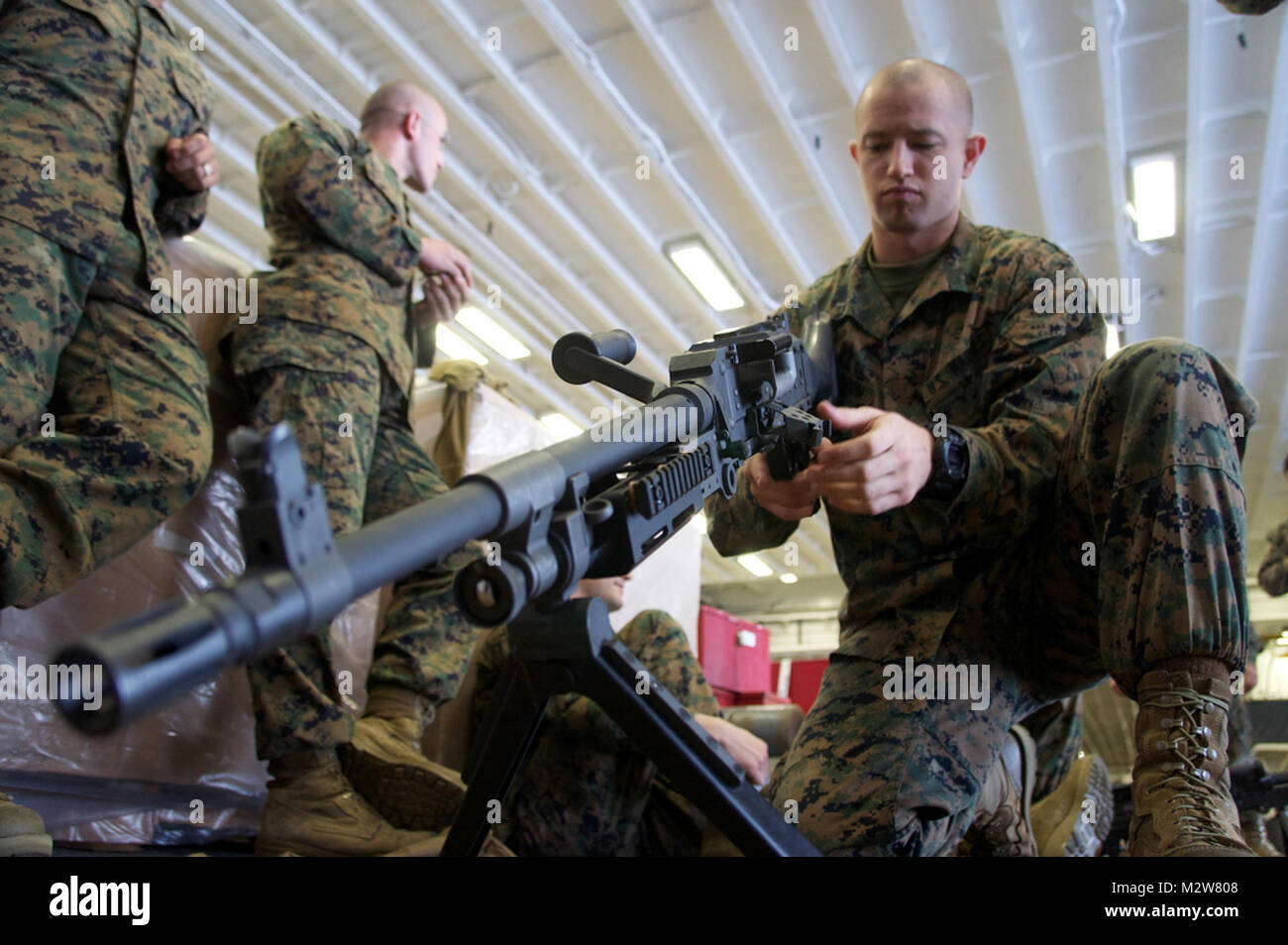 Assembling machine gun hi-res stock photography and images - Alamy