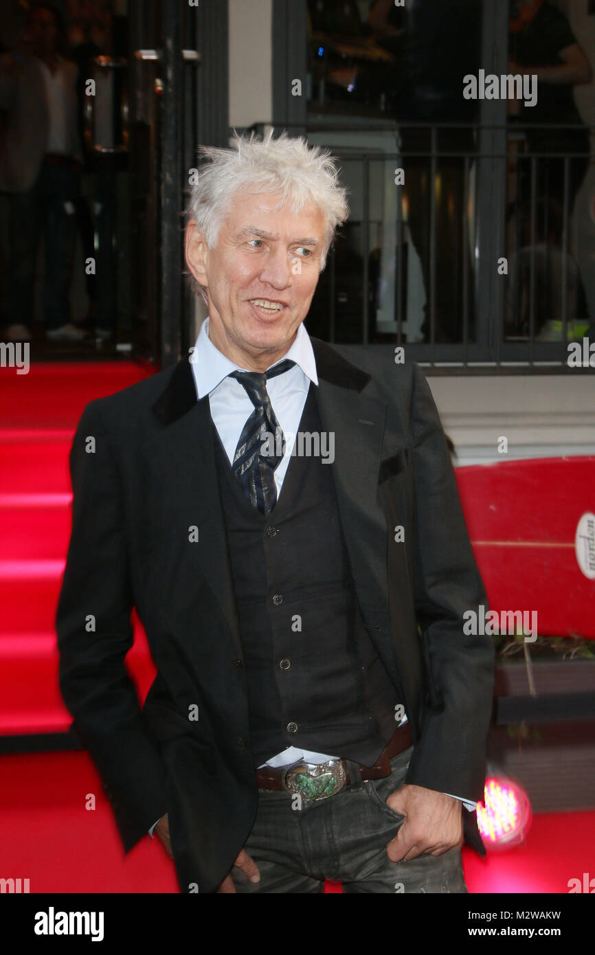 Ted Linow (Mega Models), Eroeffnung des "Brians" in der Miilchstrasse ...