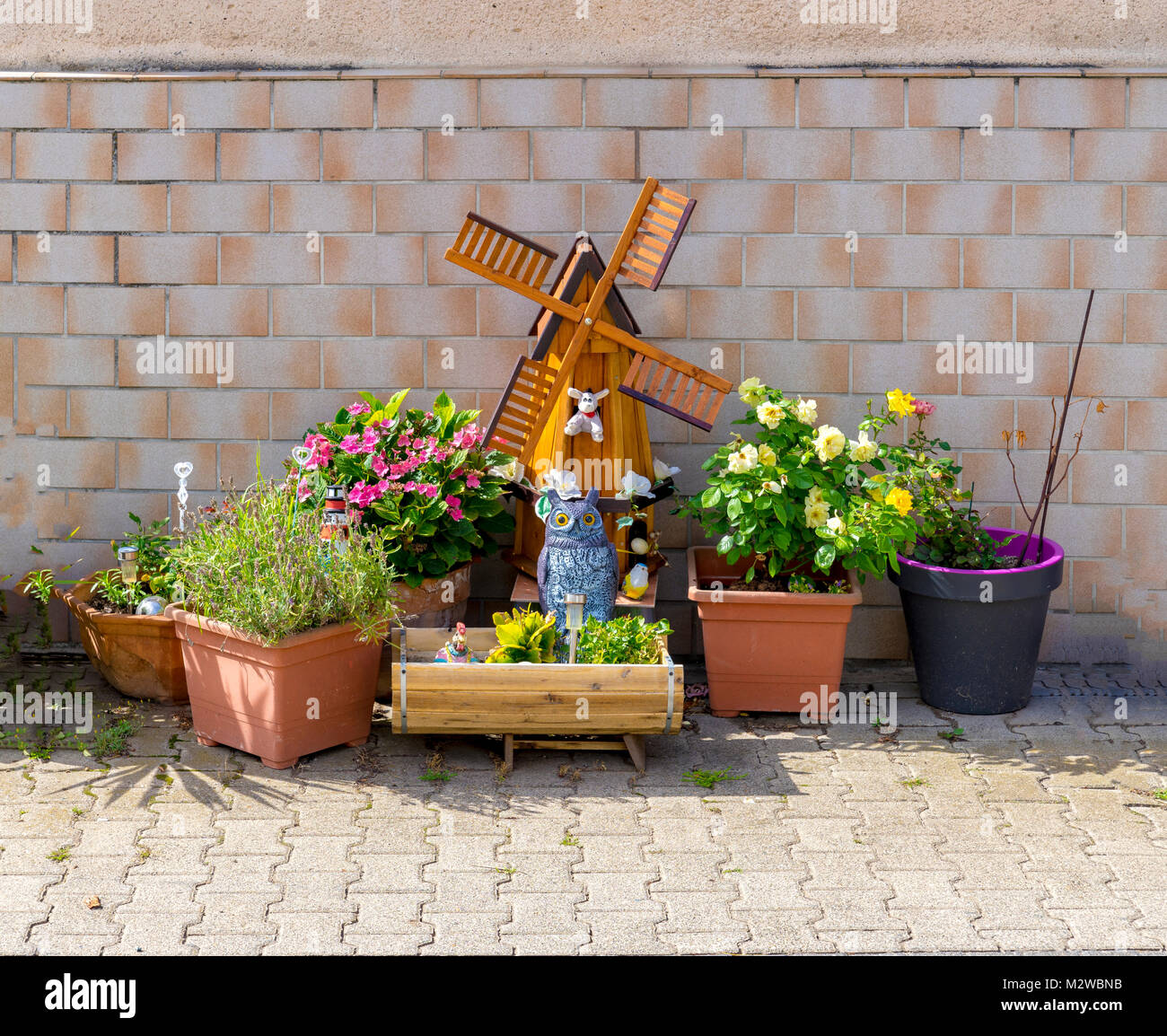 Different parts garden decoration hi-res stock photography and images ...
