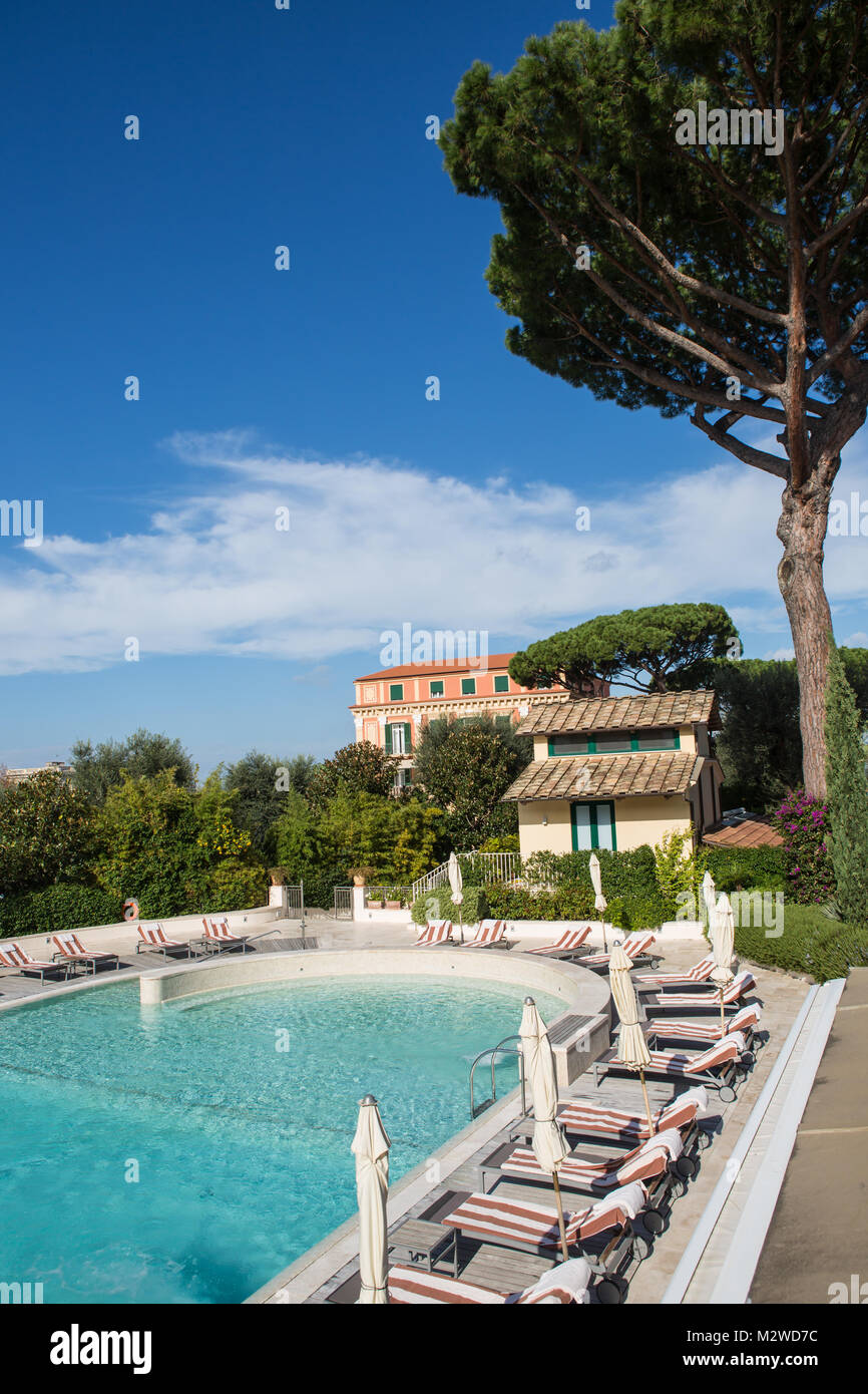 Swimming pool at hotel. Italia Stock Photo - Alamy