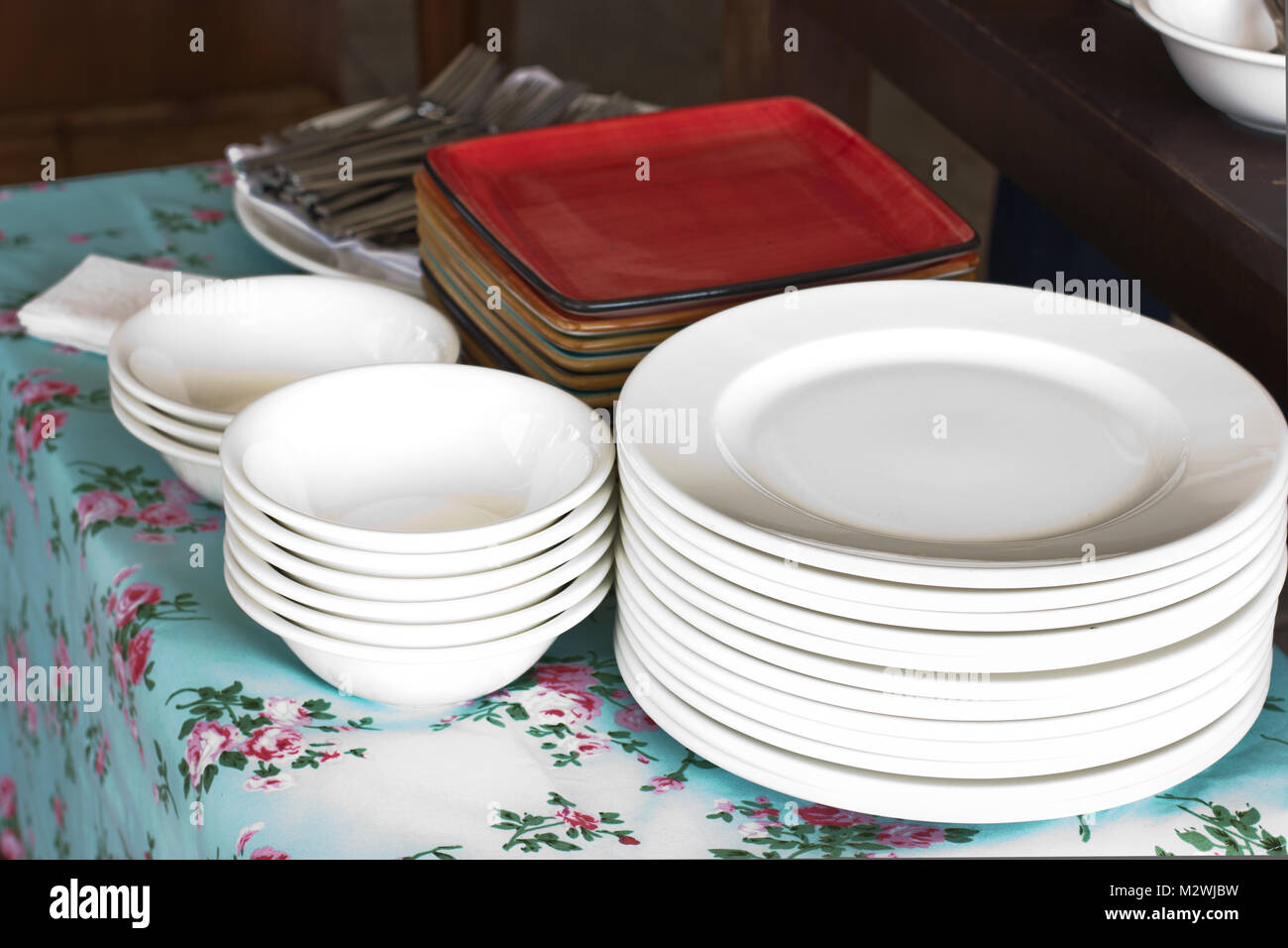 Plates square round hi-res stock photography and images - Alamy