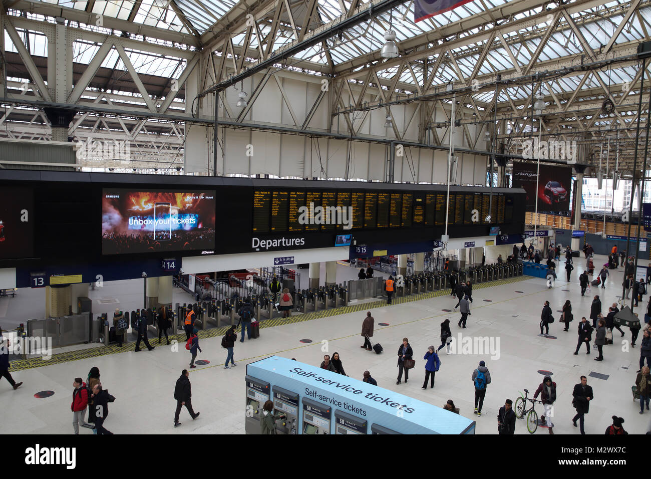 The concourse on Waterloo Station in London Stock Photo - Alamy