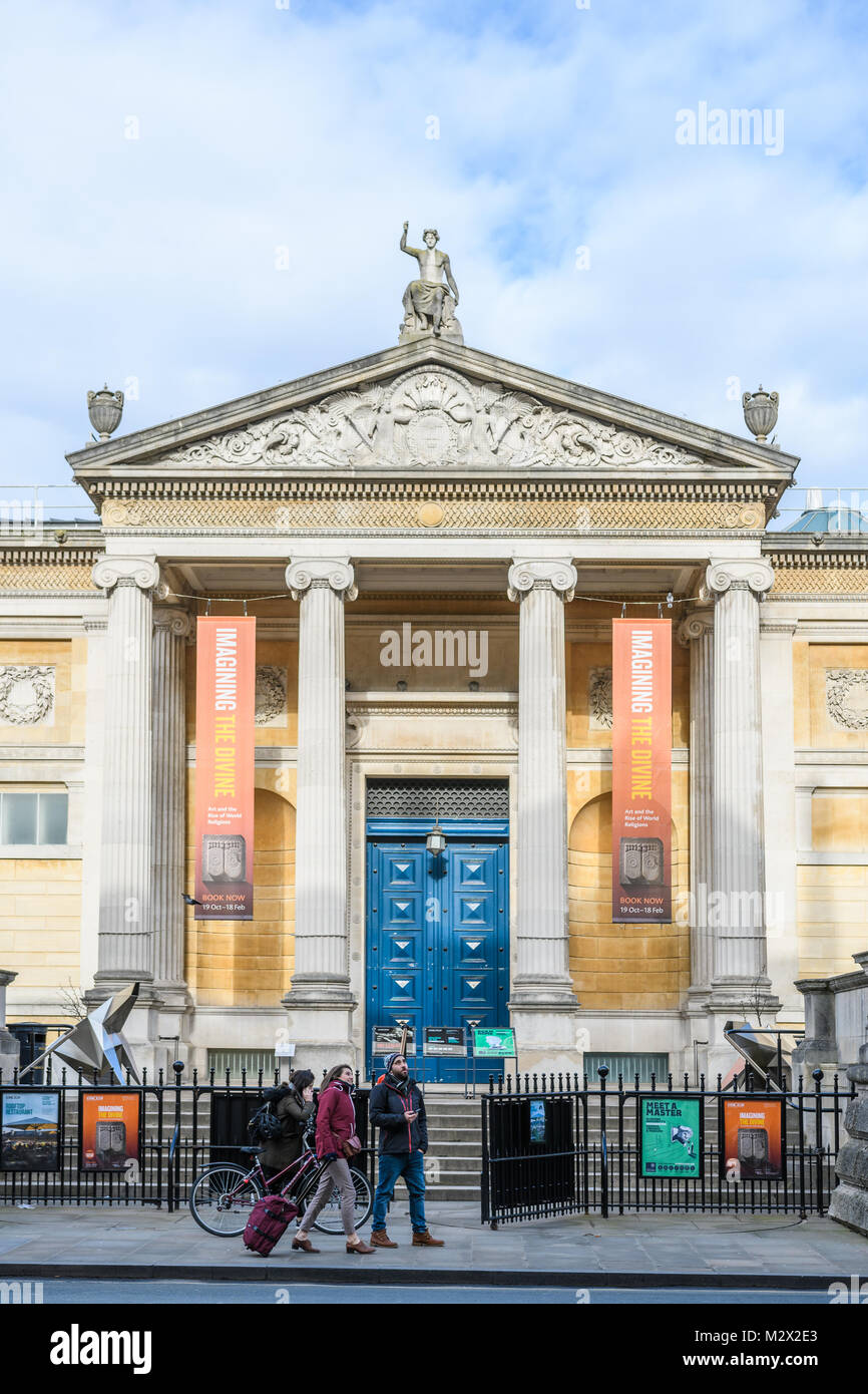 Main entrance facade hi-res stock photography and images - Alamy