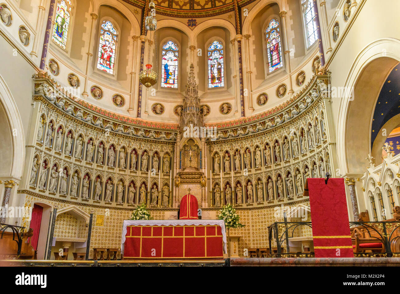 Catholic church altar sanctuary hi-res stock photography and images - Alamy