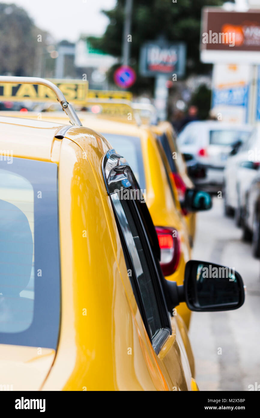 Line of taxi hi-res stock photography and images - Alamy