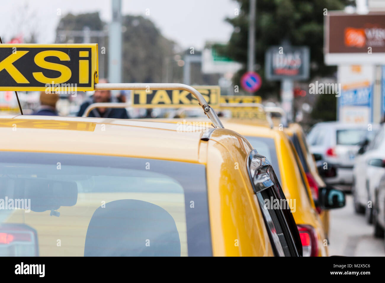 Line of taxi hi-res stock photography and images - Alamy