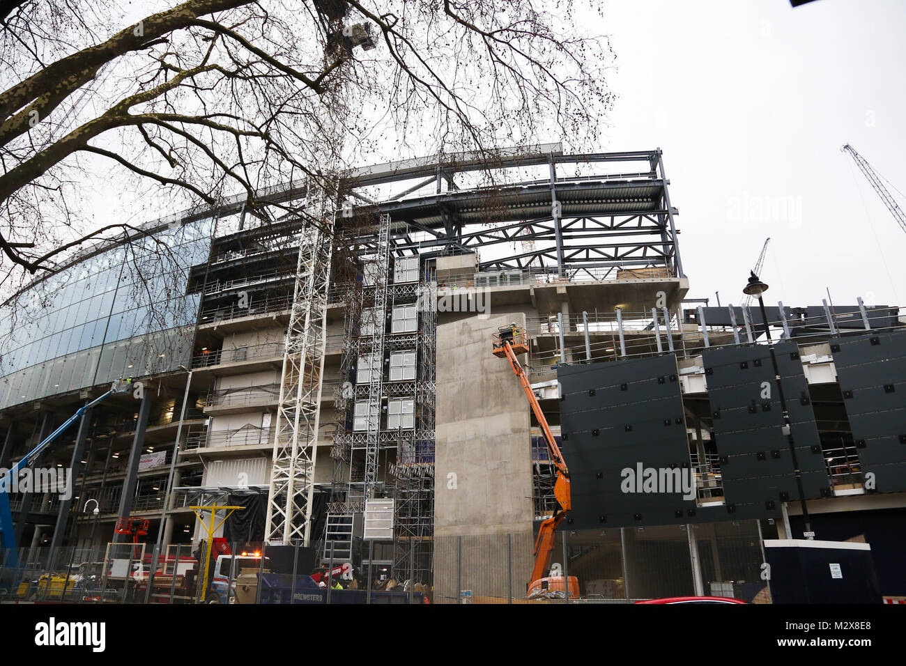 Tottenham hotspur stadium construction hi-res stock photography and ...
