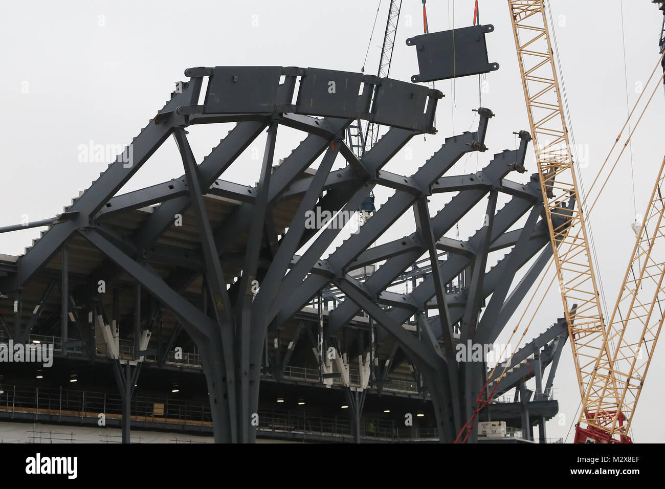Tottenham hotspur new stadium construction hi-res stock photography and ...