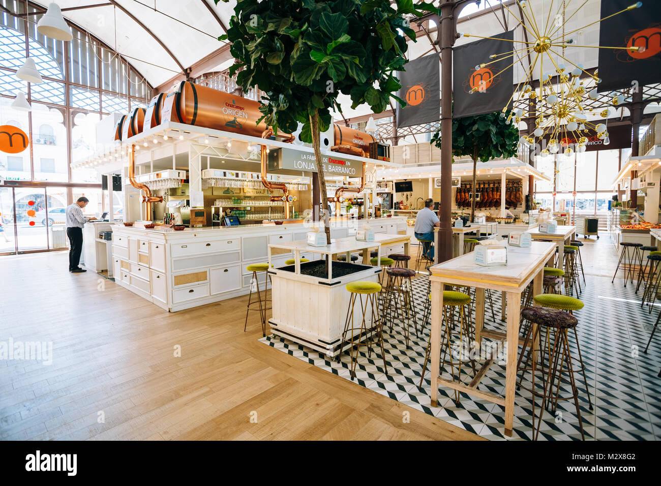 Mercado restaurant hi-res stock photography and images - Alamy