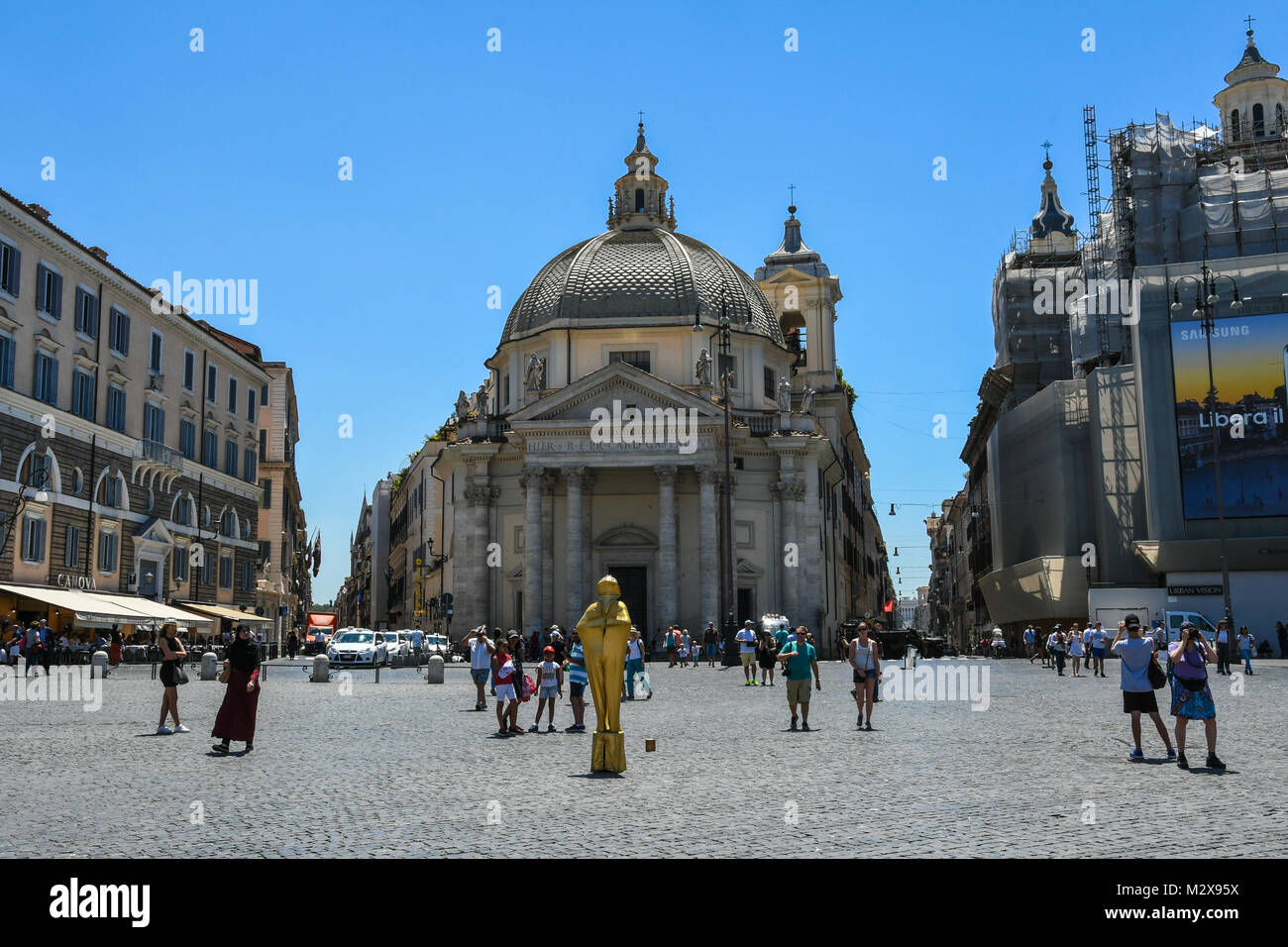 Mime artists on the streets of Rome Stock Photo - Alamy