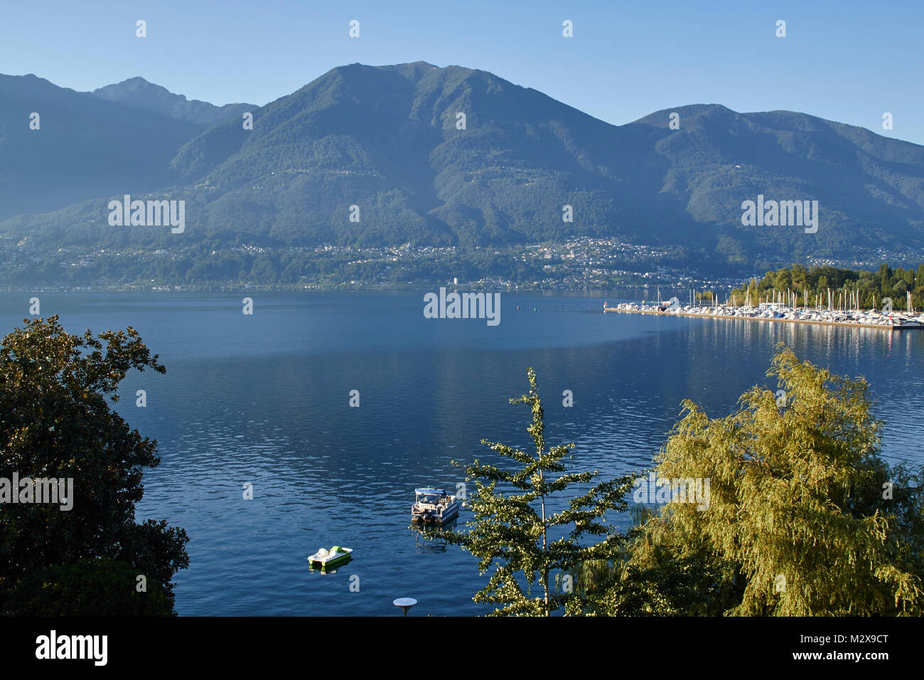Lago maggiore boote hi-res stock photography and images - Alamy