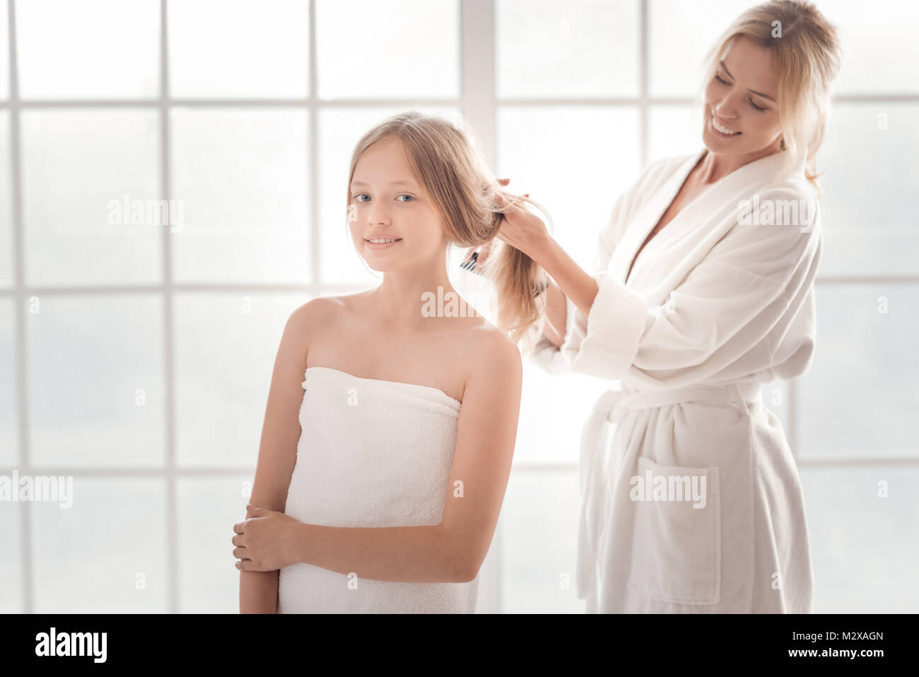 Mother daughter shower hi-res stock photography and images - Alamy