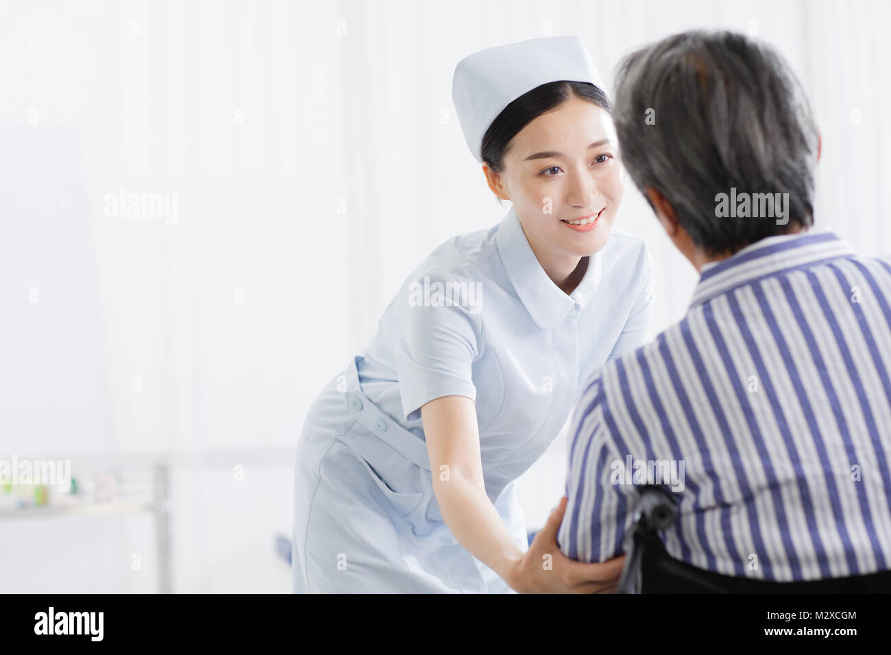 Nurses talking ward hi-res stock photography and images - Alamy