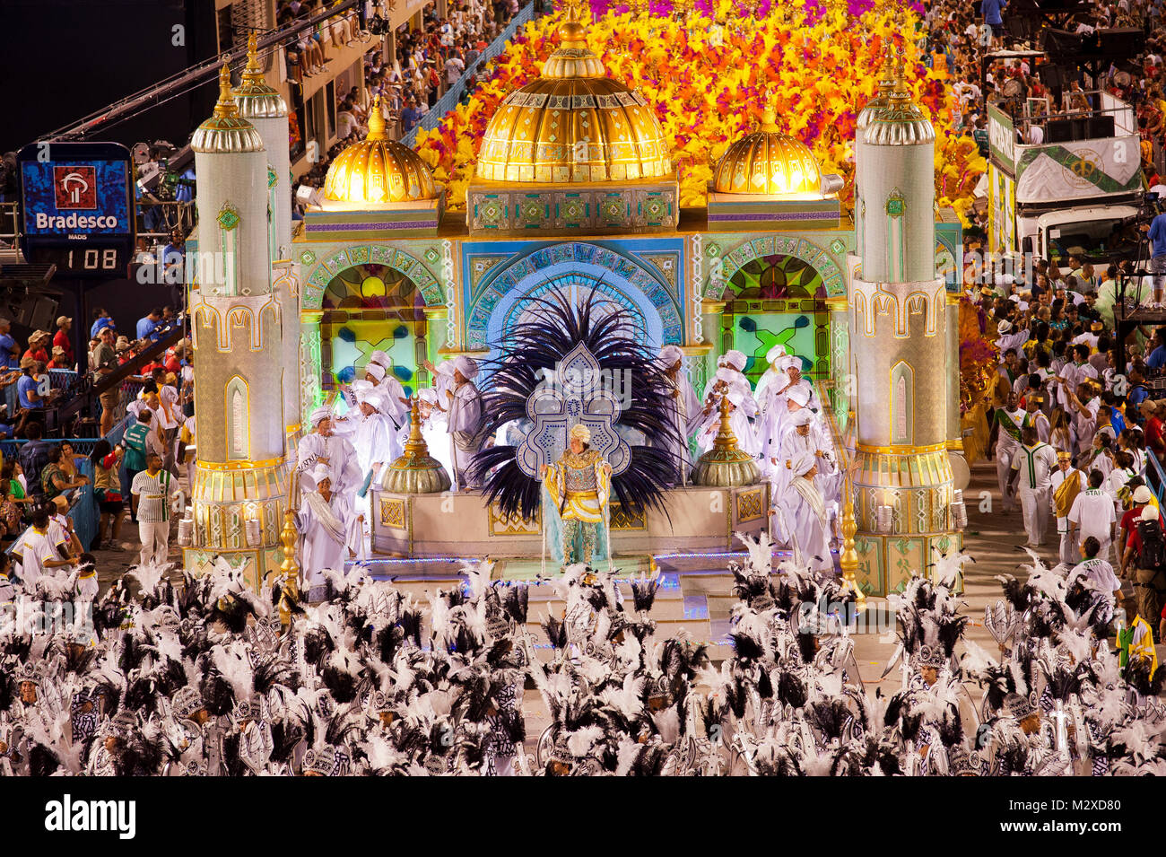 Samba school make his presentation in Sambodrome, Rio de Janeiro carnival, Brazil Stock Photo ...