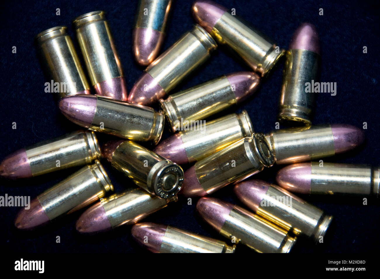 A cluster of shiny 9mm Luger ammunition Stock Photo - Alamy