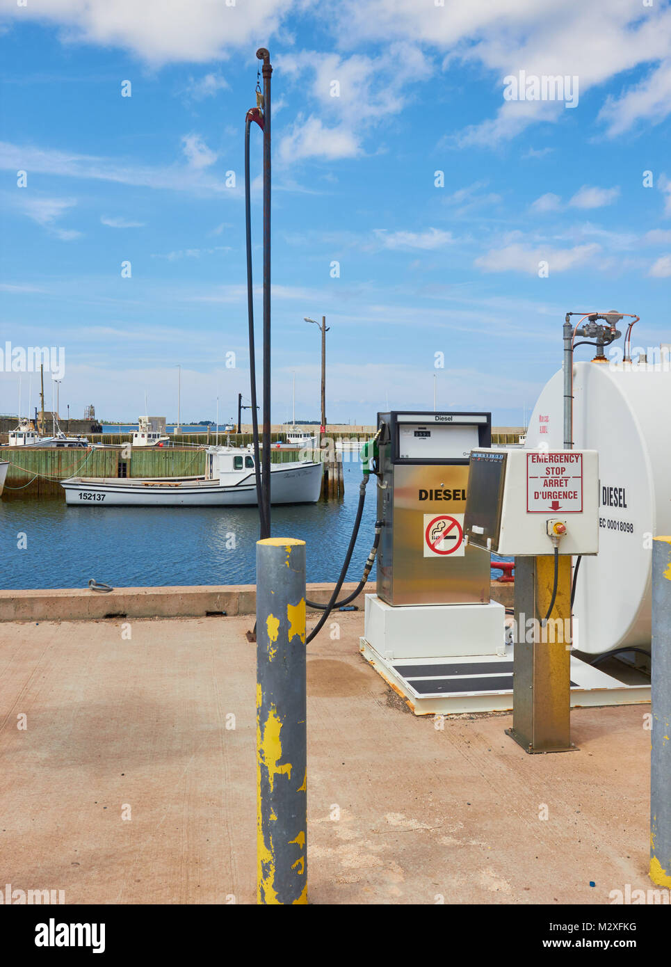 Emergency stop switch sign hi-res stock photography and images - Alamy