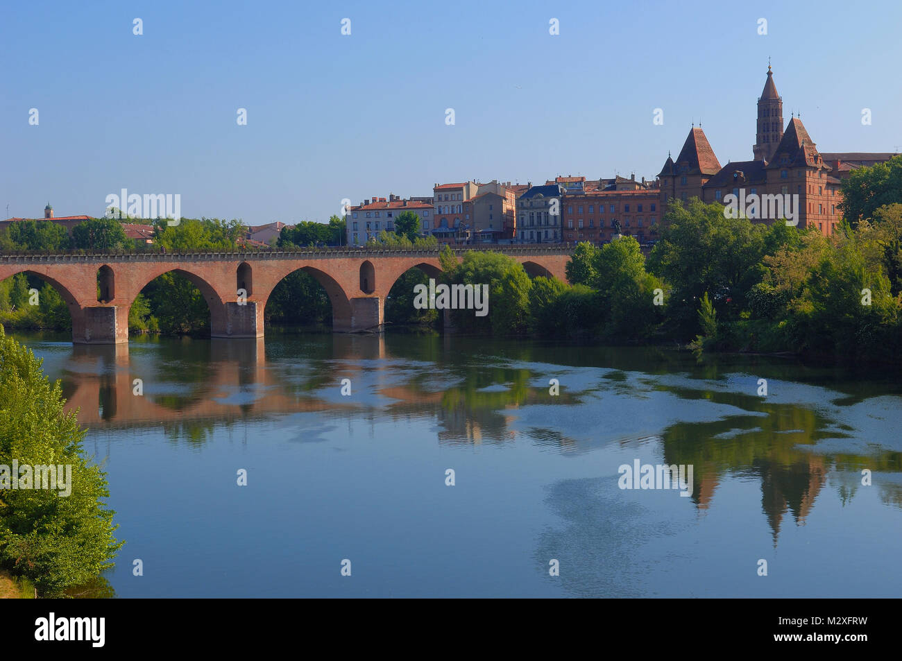 Montauban, River Tarn, Old Bridge, Tarn-et-Garonne Departement , Midi ...