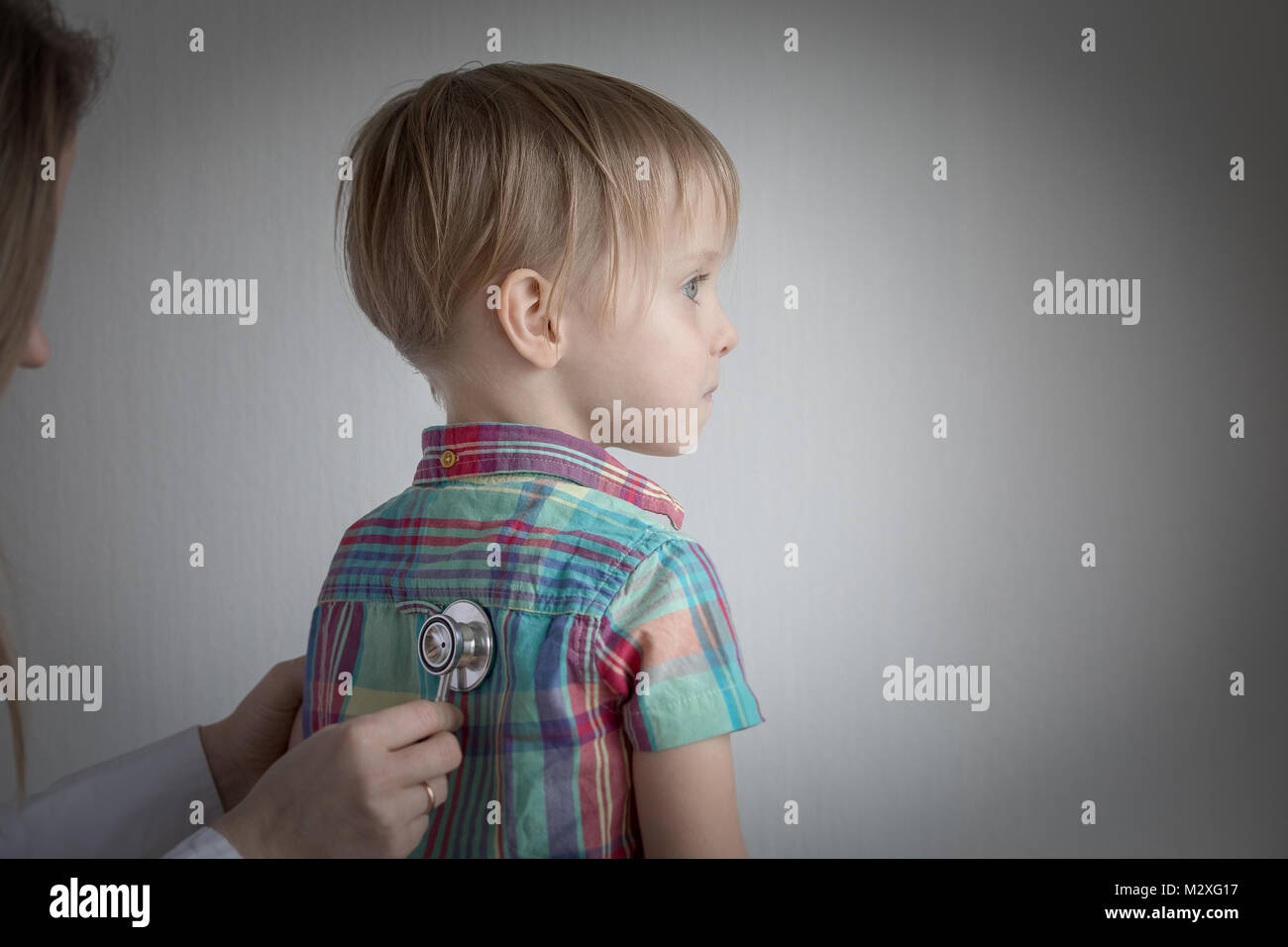 little boy at the doctor, female using stethoscope Stock Photo - Alamy