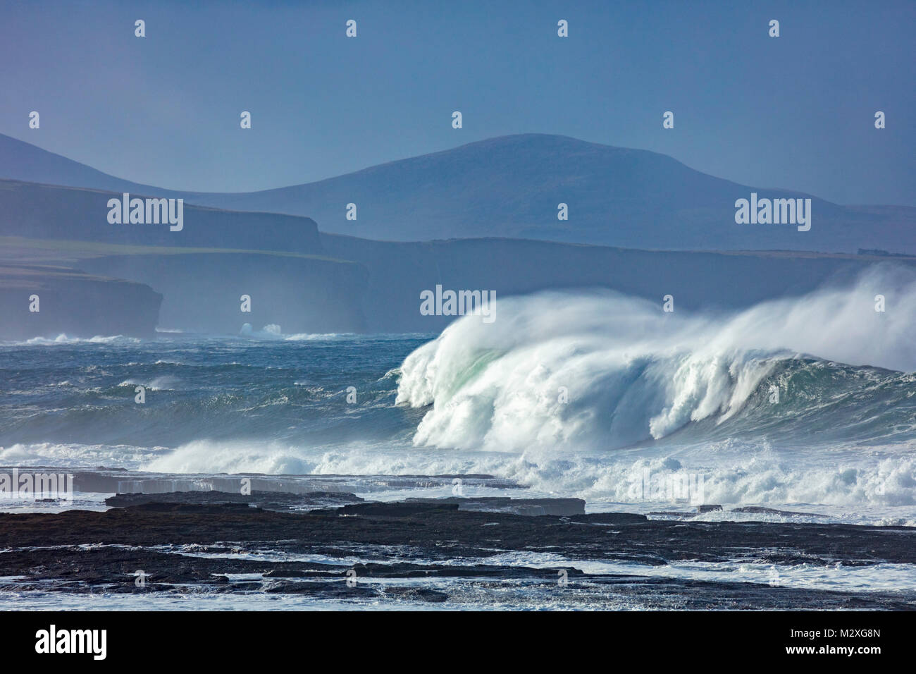 North atlantic ocean waves ireland hi-res stock photography and images ...