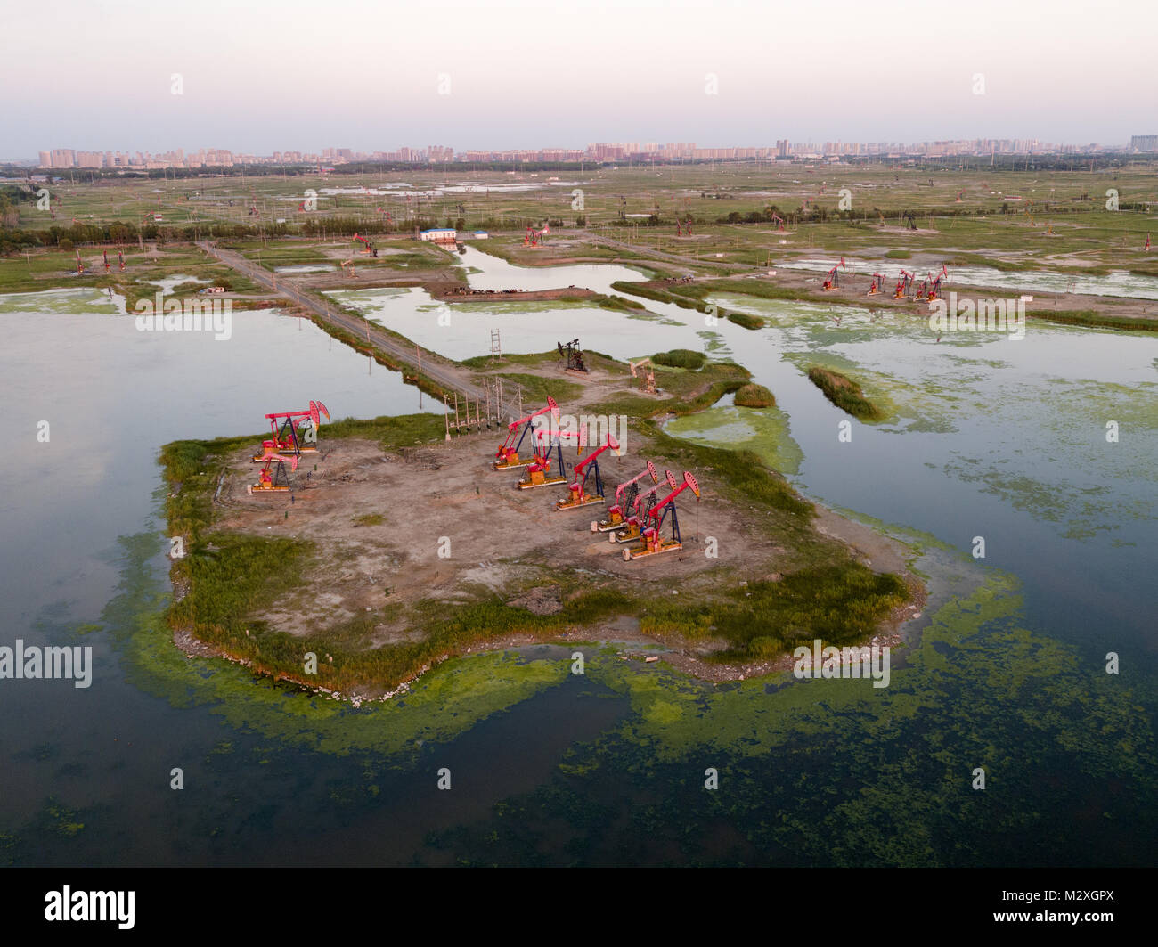 China oil rig heilongjiang hi-res stock photography and images - Alamy