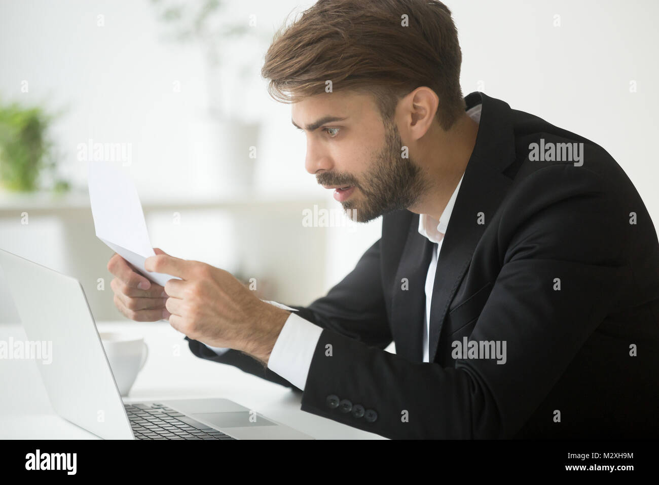 Confused worker reading letter hi-res stock photography and images - Alamy