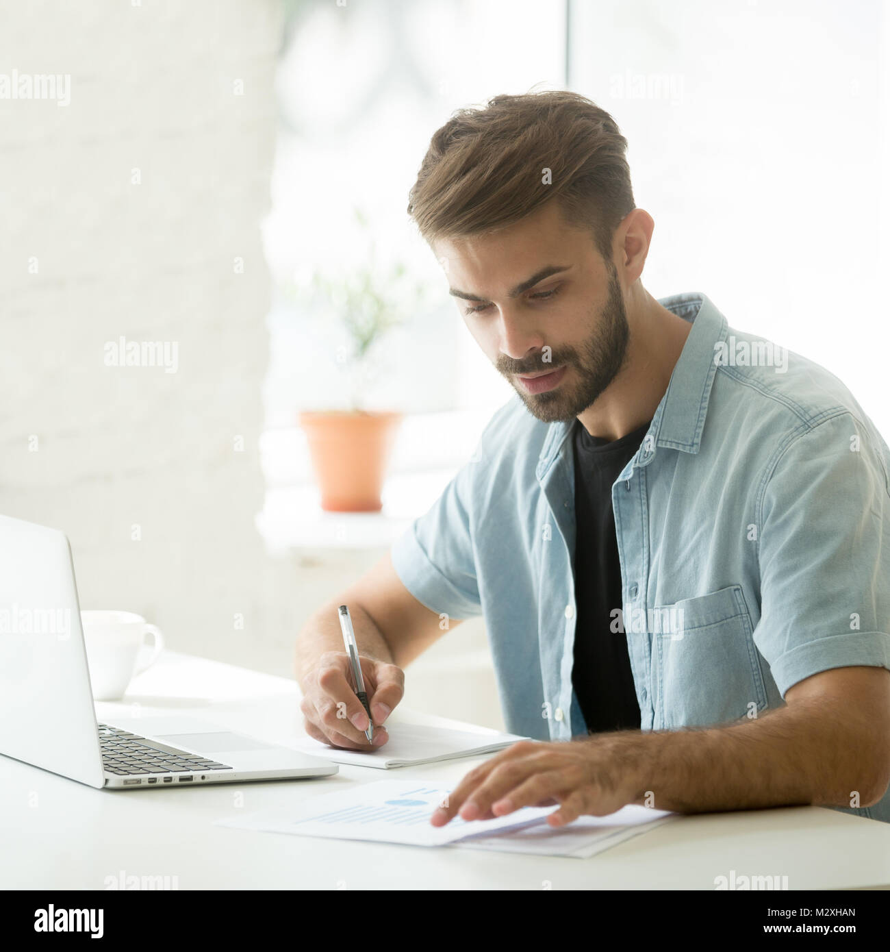 Marketing manager hi-res stock photography and images - Alamy