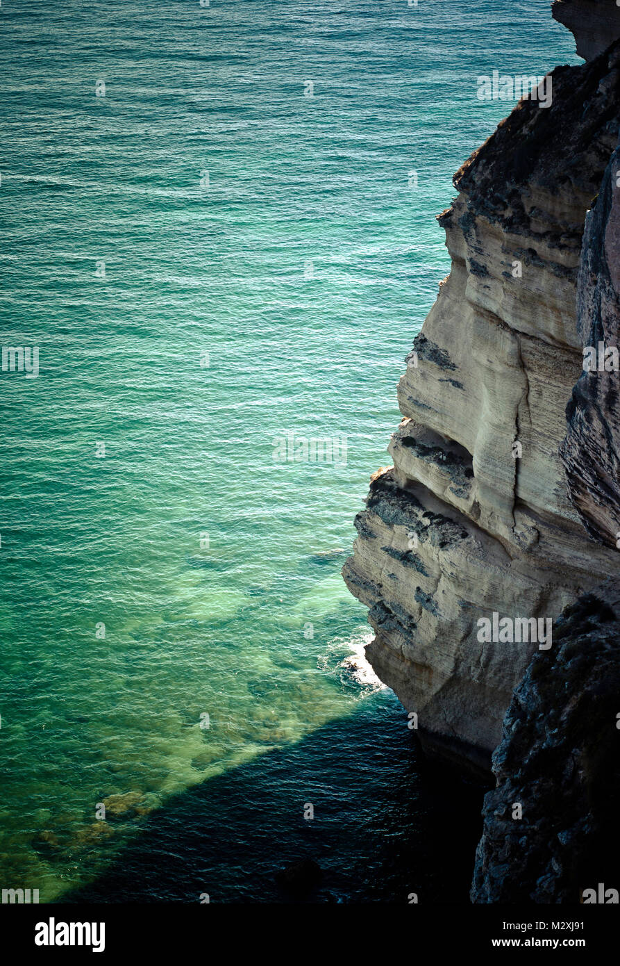 Cliff bottom hi-res stock photography and images - Alamy