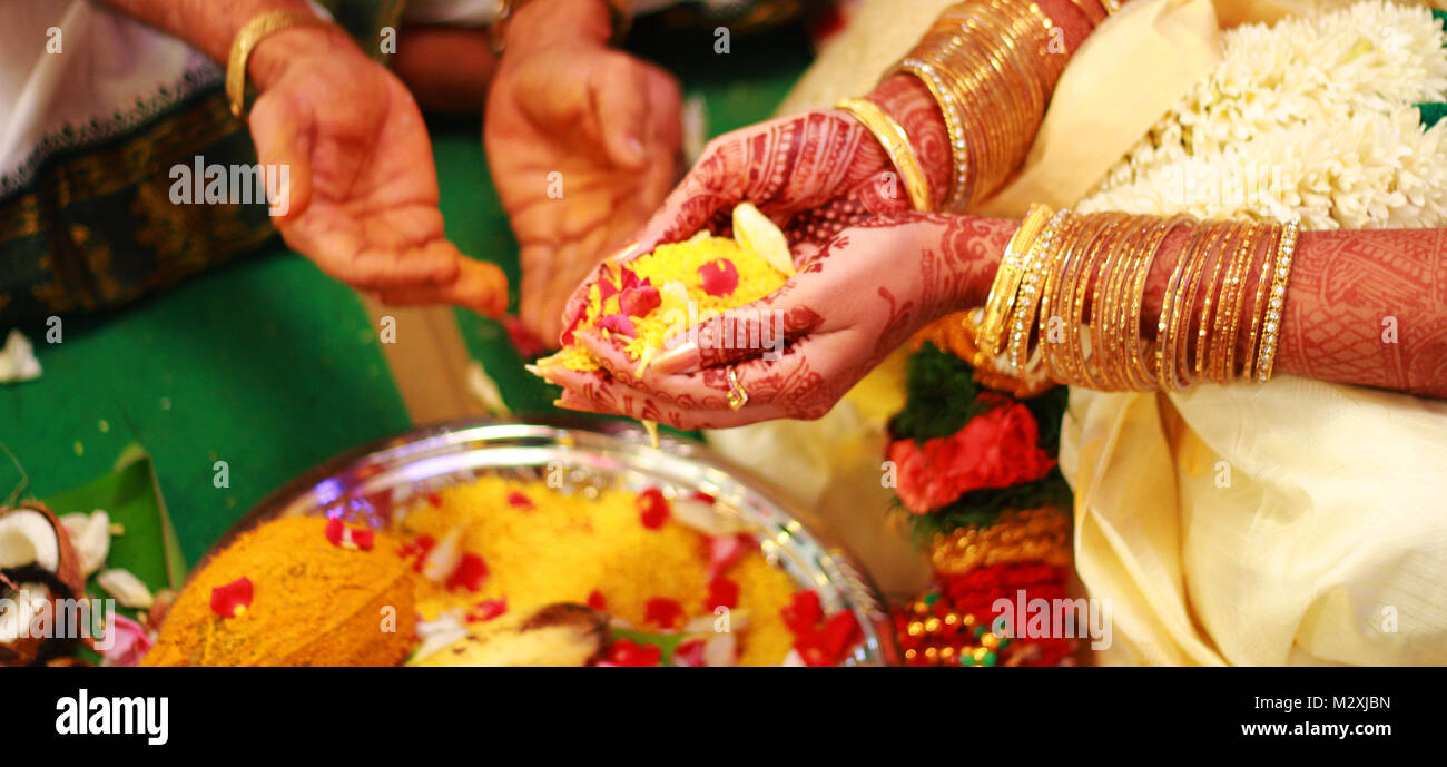 Closeup hand with flowers, Indian Hindu Wedding Stock Photo - Alamy