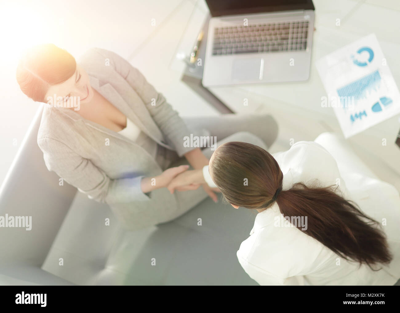 welcome and handshake business partners Stock Photo - Alamy