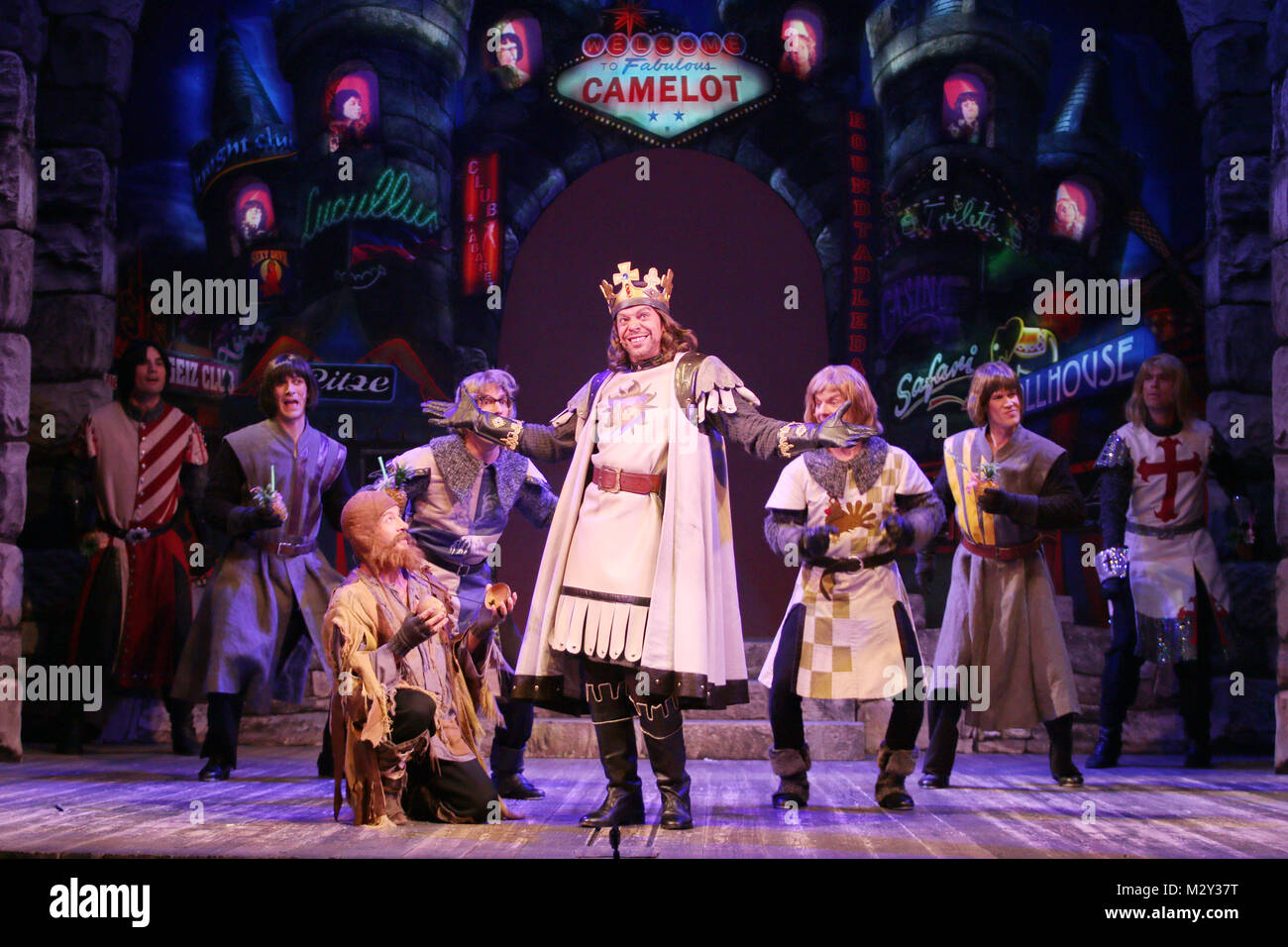 Eric Haettenschwiler (Koenig Arthus) mit seinen Rittern auf Schloss ...