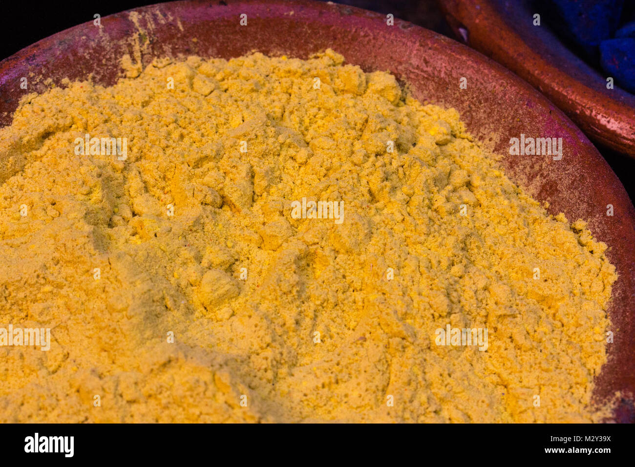 Clay pots market hi-res stock photography and images - Alamy