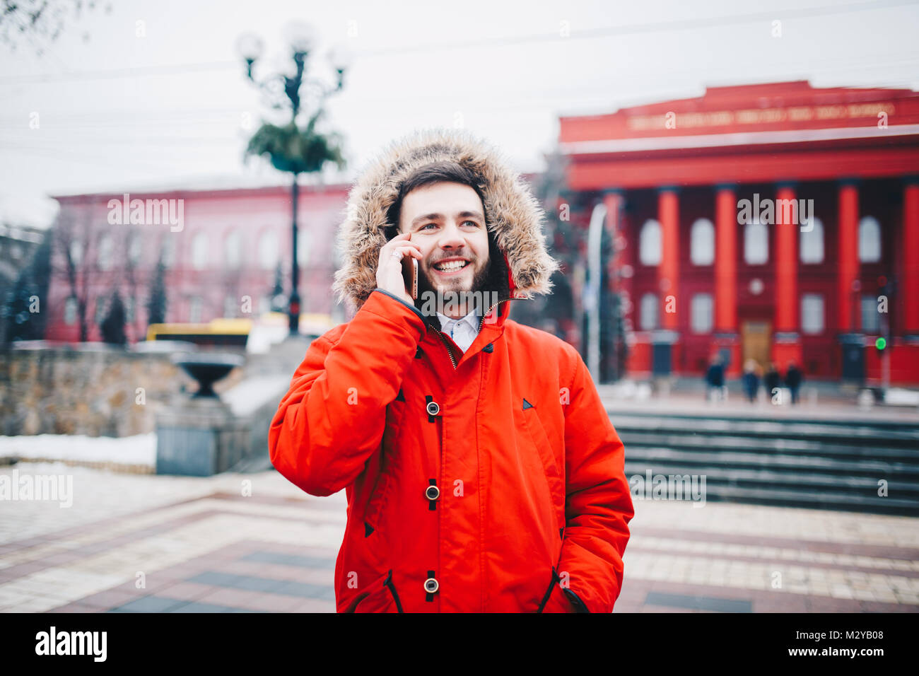 One talking head on screen hi-res stock photography and images - Alamy