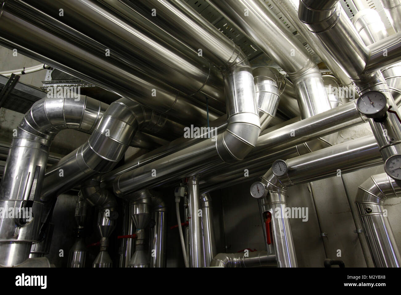 Tubi inox per acqua Stock Photo - Alamy