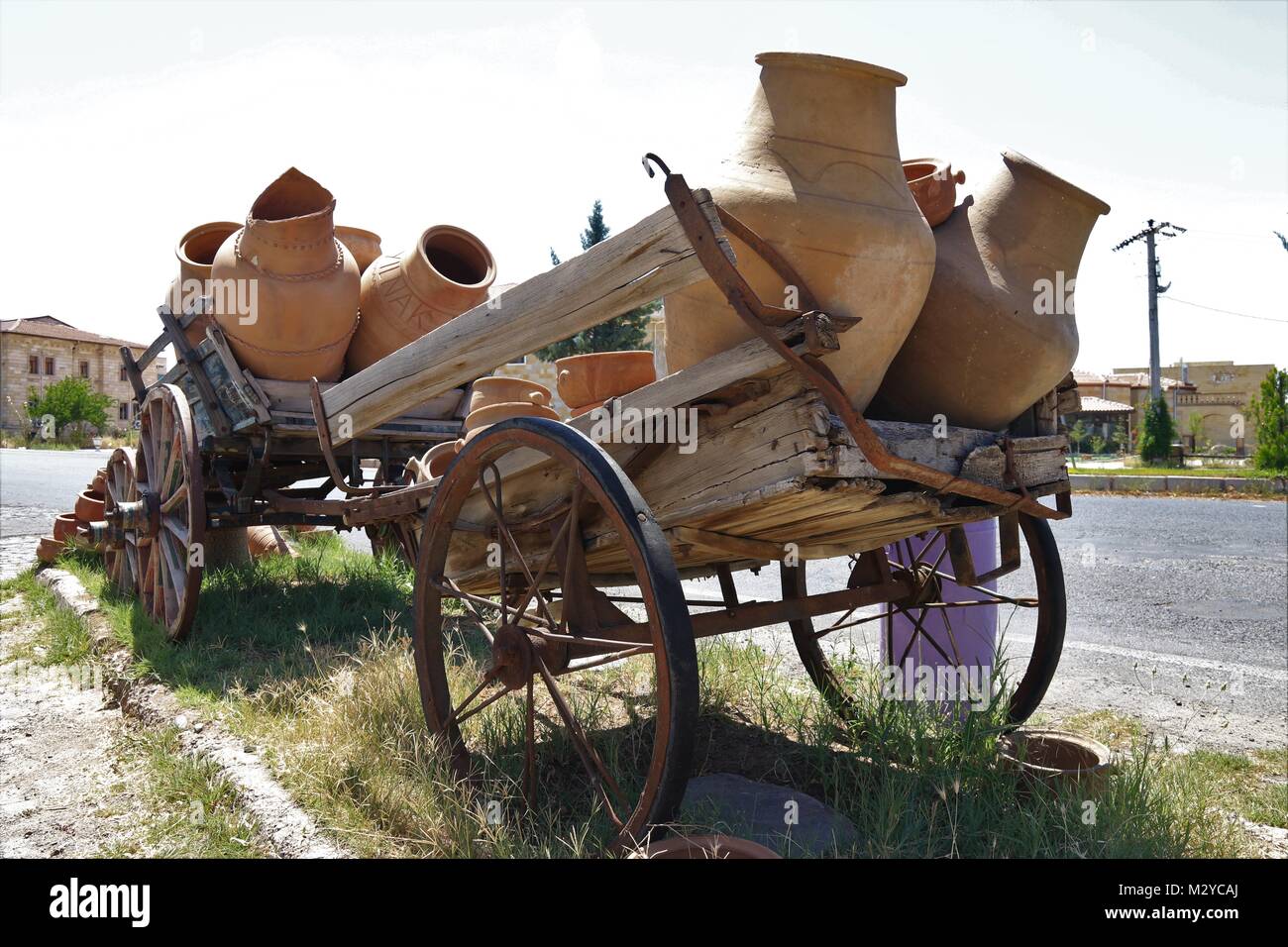 An old wooden wagon loaded with old ceramic clay pots in Cappadocia ...