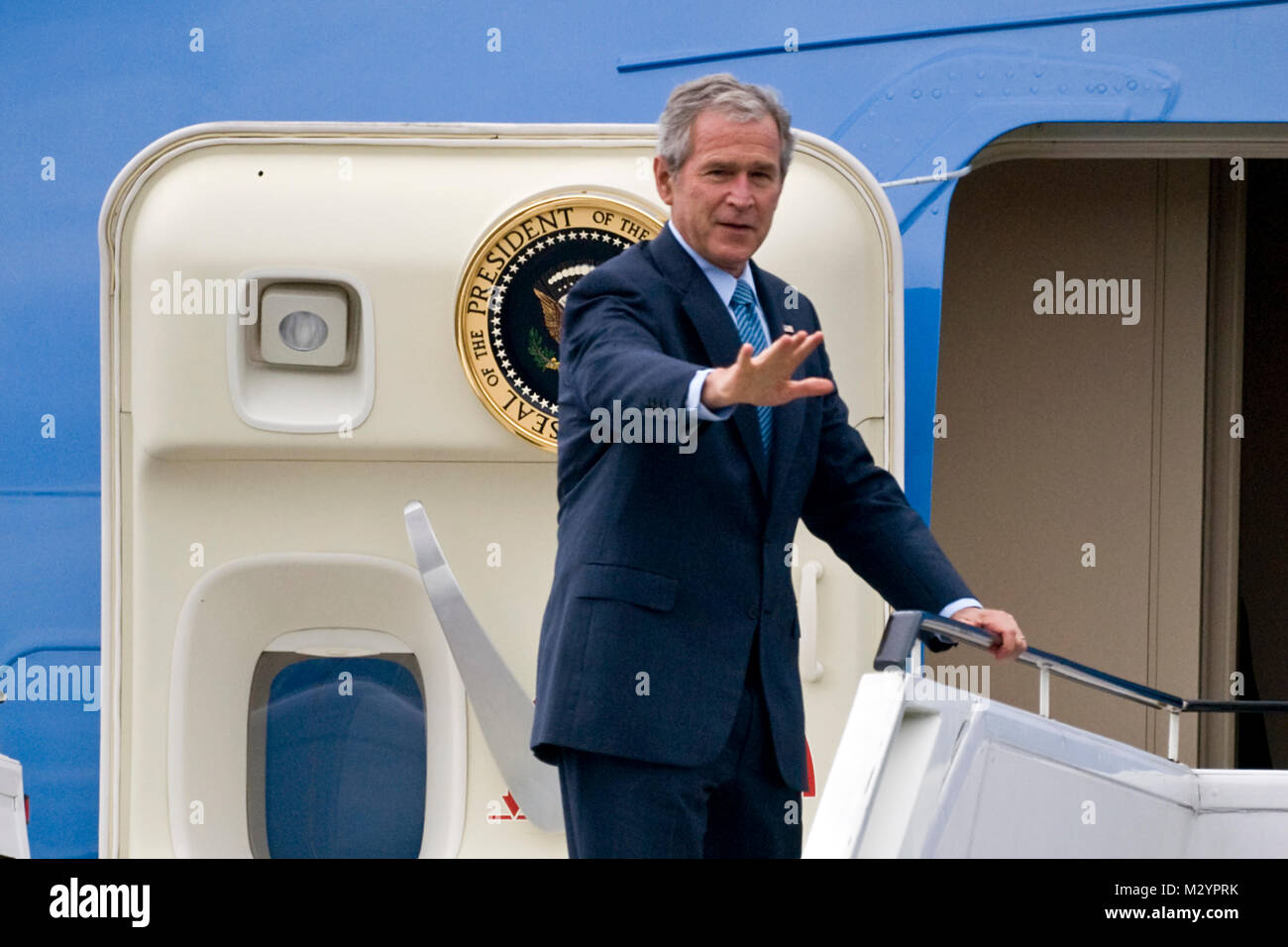George bush hand hi-res stock photography and images - Alamy