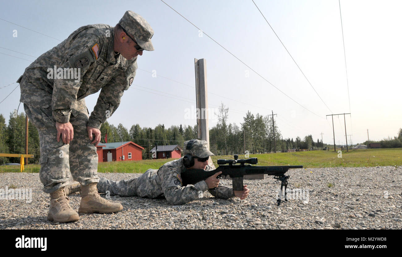 (Left) Sgt. 1st Class Richard Enoch, Fire Support Non-commissioned ...