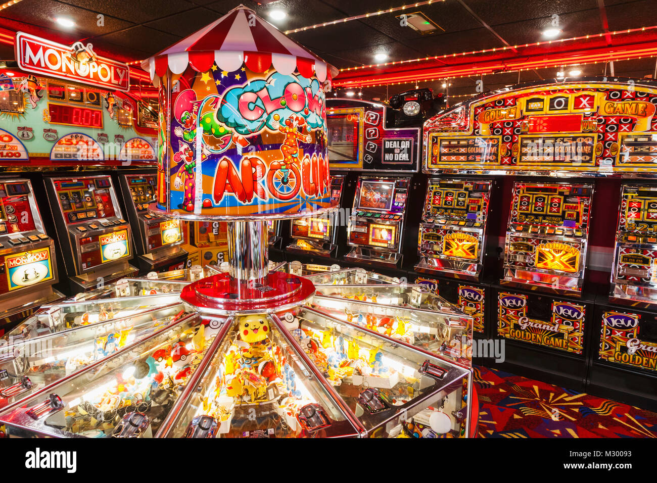 England, Devon, Paignton Pier, Amusement Arcade Stock Photo - Alamy