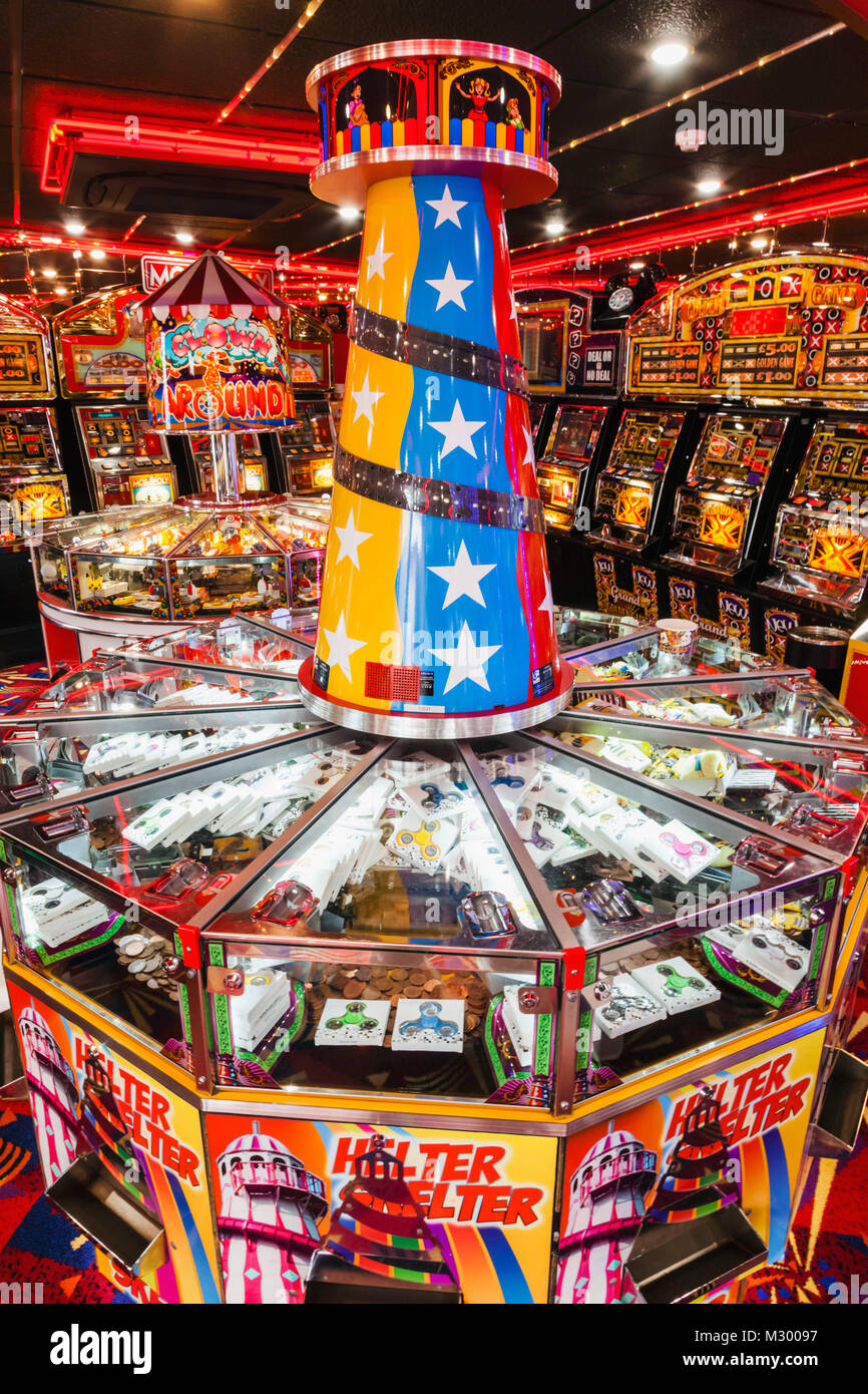 England, Devon, Paignton Pier, Amusement Arcade Stock Photo - Alamy
