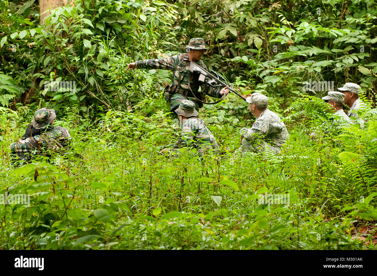 A Malaysian Armed Forces service member instructs U.S. Soldiers on ...