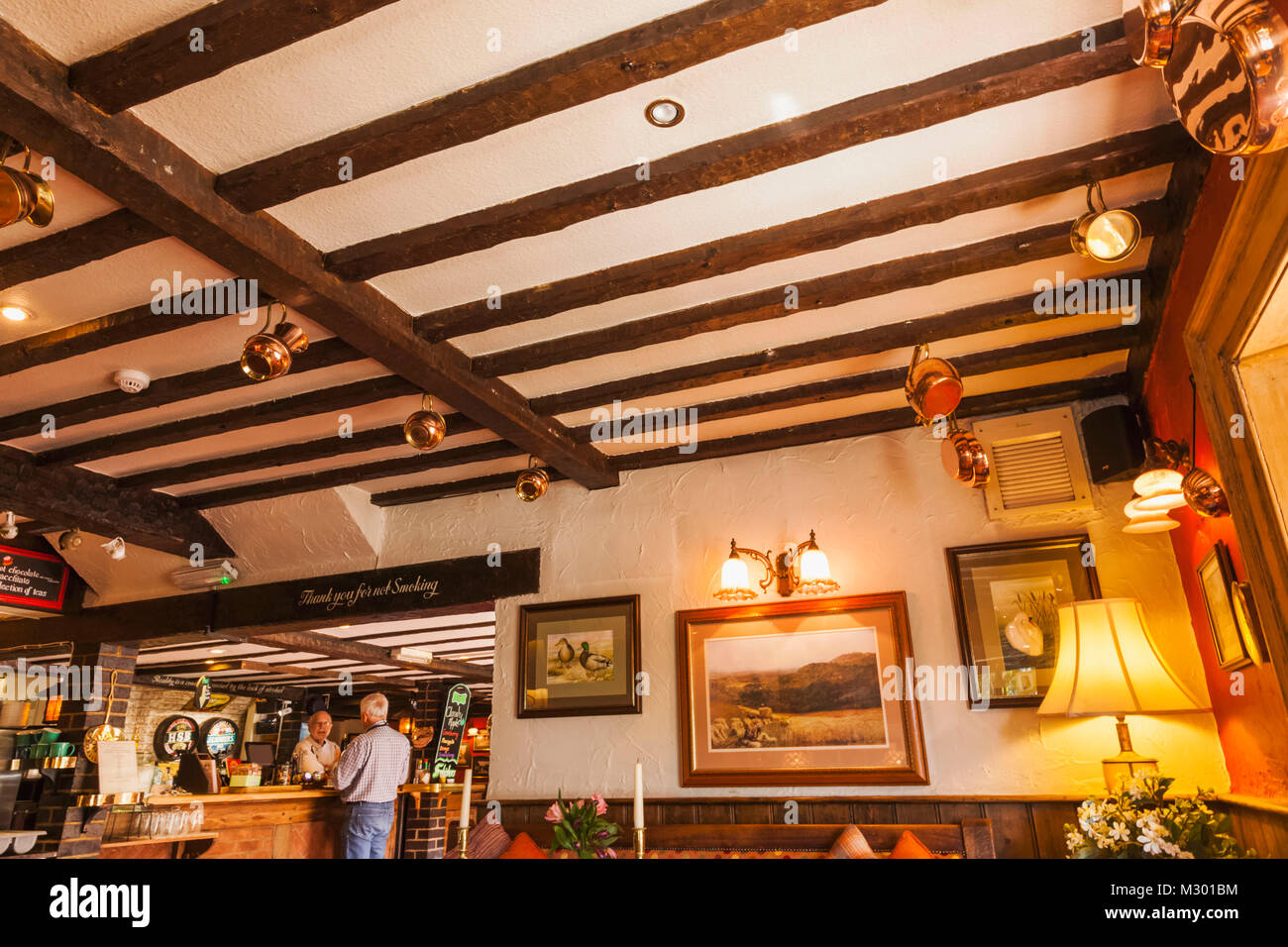 Interior traditional english pub hi-res stock photography and images ...