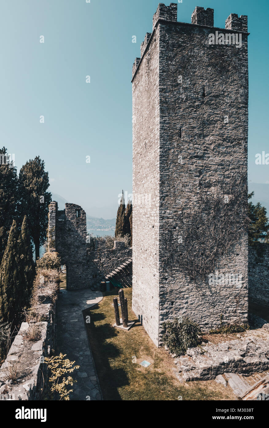 Varenna castle hi-res stock photography and images - Alamy