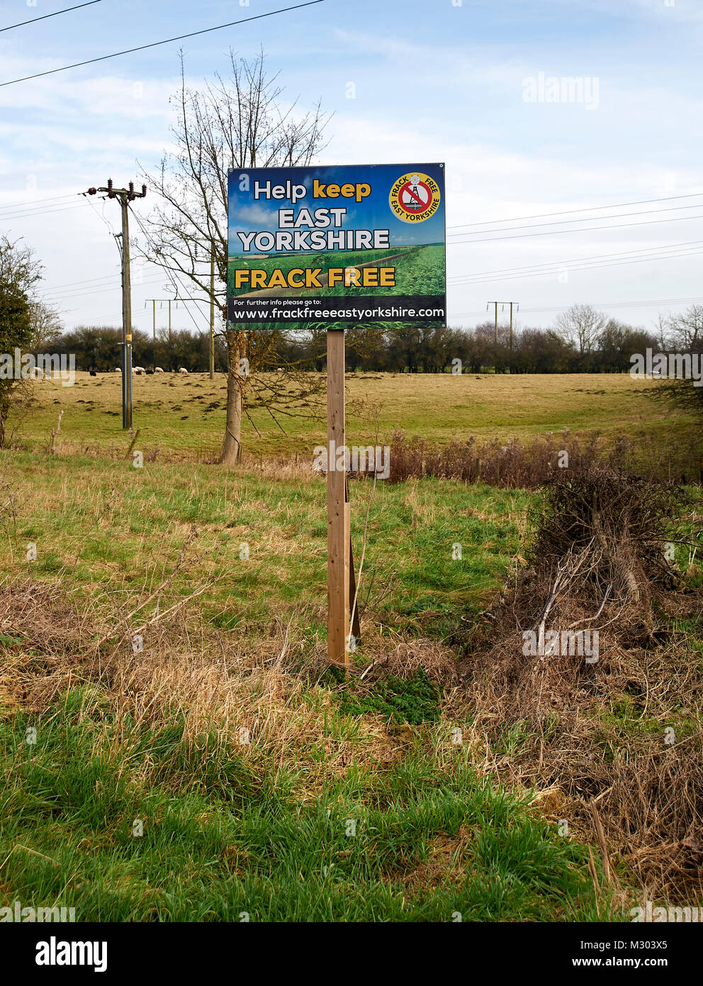 Anti fracking sign in the fields of east yorkshire, england, UK,GB ...