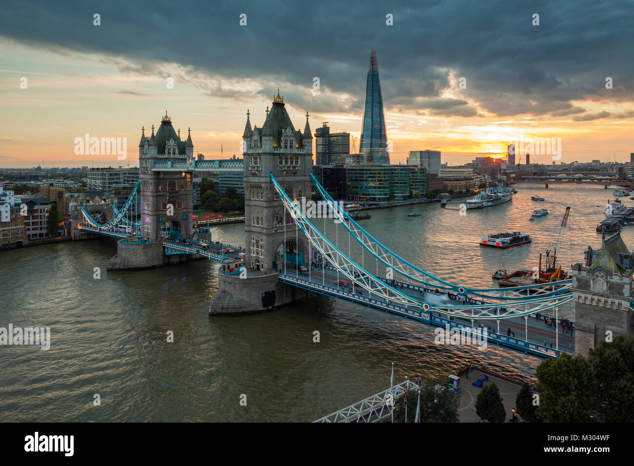 Sunset tower bridge hi-res stock photography and images - Alamy